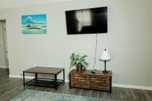 Happy Beach House in Biloxi, Biloxi (updated prices 2025)