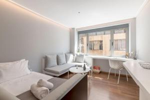 The HostMaster Infinity Suite, Athens (updated prices 2024)