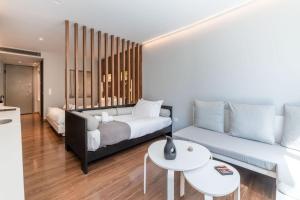 The HostMaster Infinity Suite, Athens (updated prices 2025)