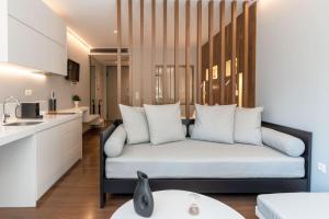 The HostMaster Infinity Suite, Athens (updated prices 2025)