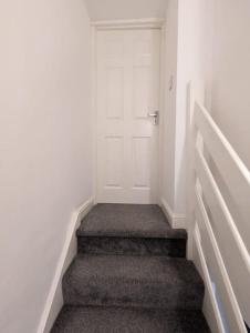 Large 6 Bedroom house in Hendon, Hendon (updated prices 2025)