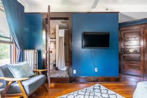 Charming Room in Capitol Hill - Foxglove Inn Rm 4, Seattle (updated ...