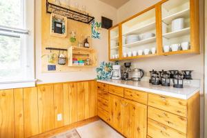 Charming Room in Capitol Hill - Foxglove Inn Rm 4, Seattle (updated ...