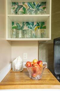 Charming Room in Capitol Hill - Foxglove Inn Rm 4, Seattle (updated ...