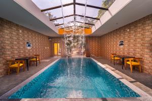 Teak Leaf Gateway Villa with Swimming Pool Indoor Games, Kālapettai ...
