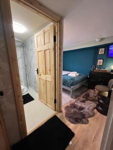 The Hole In The Wall, Little Wilbraham (updated prices 2025)