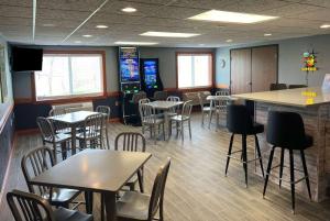AmericInn by Wyndham Manitowoc, Manitowoc (updated prices 2025)