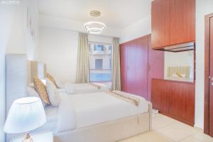 JBR The walk Rimal 6 - 3 Bedroom plus maid 2m walking to beach, Dubai ...
