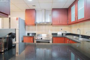 JBR The walk Rimal 6 - 3 Bedroom plus maid 2m walking to beach, Dubai ...
