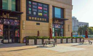 Lujiazui More Residence, Shanghai (updated prices 2025)