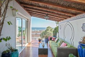 HOUSE WITH AMAZING VIEWS , OVERLOOKING THE FESTIVAL TOWN OF SITGES ...