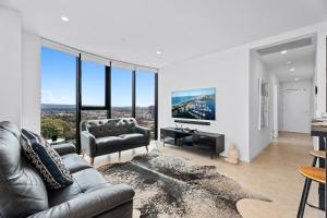 Modern 2 Bedroom Unit at The Gallery Residences in Broadbeach - Q Stay ...
