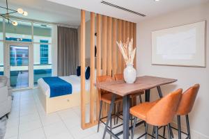 Escape 24 Holiday Homes - Bay Square, Dubai – Updated 2024 Prices