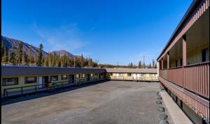 Talbot Arm Motel, Destruction Bay (updated prices 2025)