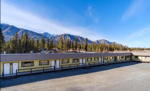 Talbot Arm Motel, Destruction Bay (updated prices 2025)