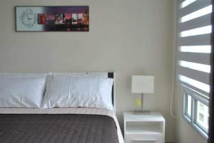 Henry's Newport Condotel, Manila (updated prices 2025)