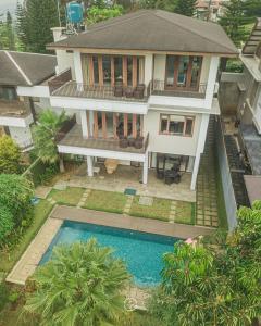 Elok Villa 4 bedroom with a private pool, Bandung (updated prices 2025)