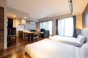 Minn Chitose, Chitose (updated prices 2025)