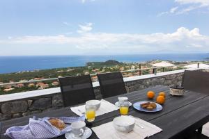 Irini Villa by Elrin Villas Mani, Neokhórion (updated prices 2025)