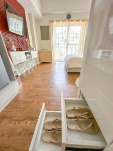 Quiet Studio 5 Mins from Airport with Fast Wifi, Netflix, Gym, Pool ...