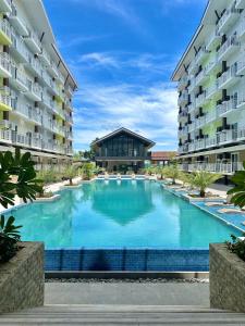 Quiet Studio 5 Mins from Airport with Fast Wifi, Netflix, Gym, Pool ...