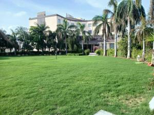 Chinmay Hotel & Resort, Lucknow (updated prices 2025)