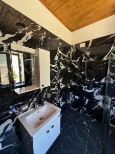 MEROLI Guesthouse - UNESCO quarter, Berat (updated prices 2025)