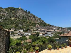 MEROLI Guesthouse - UNESCO quarter, Berat (updated prices 2025)
