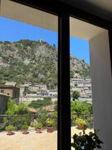 MEROLI Guesthouse - UNESCO quarter, Berat (updated prices 2025)