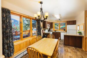 Overlander Mountain Lodge, Jasper (updated prices 2025)