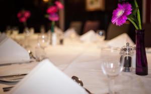 Warren Lodge, Shepperton (updated prices 2025)