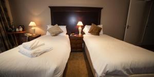 Warren Lodge, Shepperton (updated prices 2025)