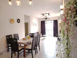 Maison Inn - Affordable Sleeps 6 to 13 near Tebrau AEON & Toppen, Johor ...