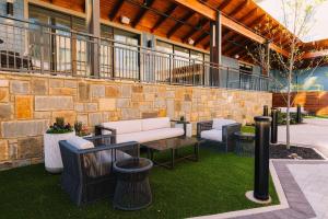 Embassy Suites By Hilton Gatlinburg Resort, Gatlinburg (updated prices ...