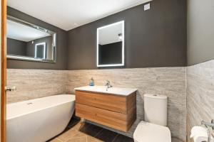 Captains View - Sea and Harbour Views Parking, Saundersfoot (updated ...