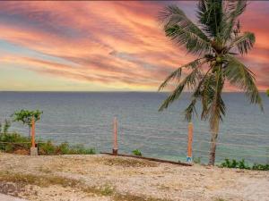 Durhan White Beach Resort powered by Cocotel, Tabuelan (updated prices ...