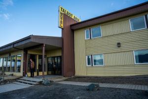 Talbot Arm Motel, Destruction Bay (updated prices 2025)