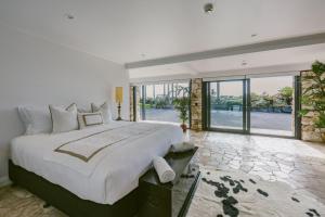 Trinity Beach Palace Luxury Estate by Belle Escapes, Trinity Beach ...