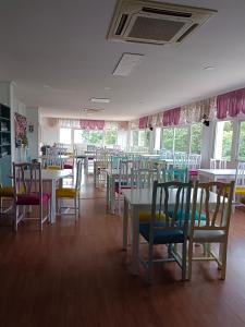 Hostal-Albergue Chocolate & Menta Redondela, Redondela (updated prices ...
