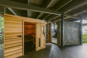 Trinity Beach Palace Luxury Estate by Belle Escapes, Trinity Beach ...