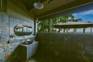 Trinity Beach Palace Luxury Estate by Belle Escapes, Trinity Beach ...