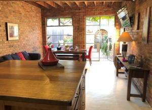 Funky Port Melb Warehouse meets NY Loft Oz Style, मेलबोर्न की (2026 के ...