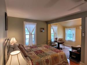 Sylvan Inn Bed & Breakfast, Glen Arbor (updated prices 2025)