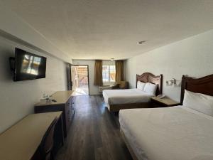 The New Pioneer, Laughlin