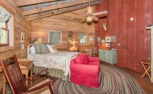 Ada's Peach Street Hideaway - Whole House, Fredericksburg (updated ...