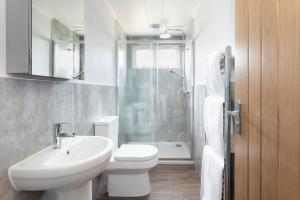 Lost Shore Surf Resort, Ratho (updated prices 2025)