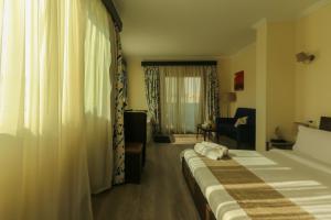 Pyramid Edge Hotel & Exclusive Pyramids View Rooftop, Cairo (updated ...