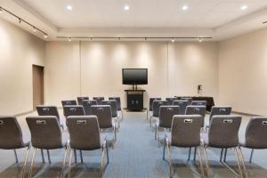 aloft Hotel Milwaukee Downtown, Milwaukee (updated prices 2025)