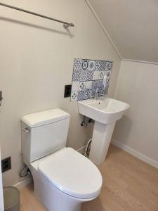 Poraeporae Fully furnished villa with a view of green trees for ...