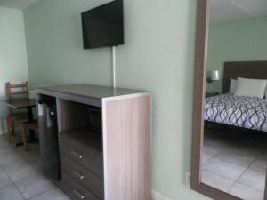 Royal Canadian Motel, Wildwood (updated prices 2025)